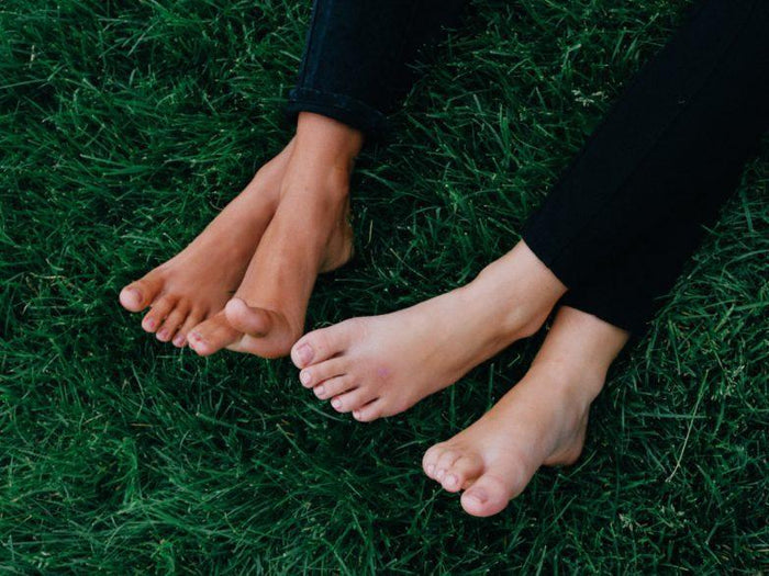 Flat Feet: Causes, Symptoms, and Natural Remedies for Improvement ...